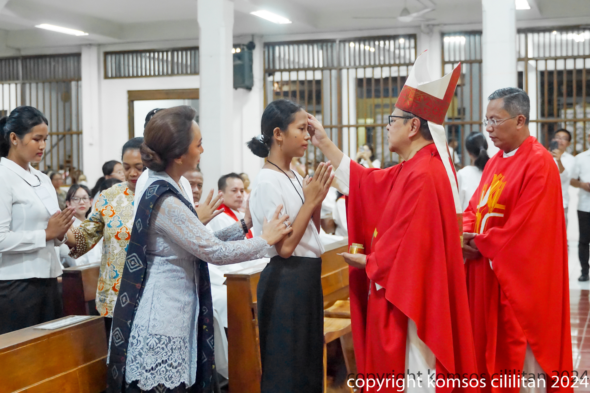 SAKRAMEN PENGUATAN / KRISMA – Gereja St. Robertus Bellarminus